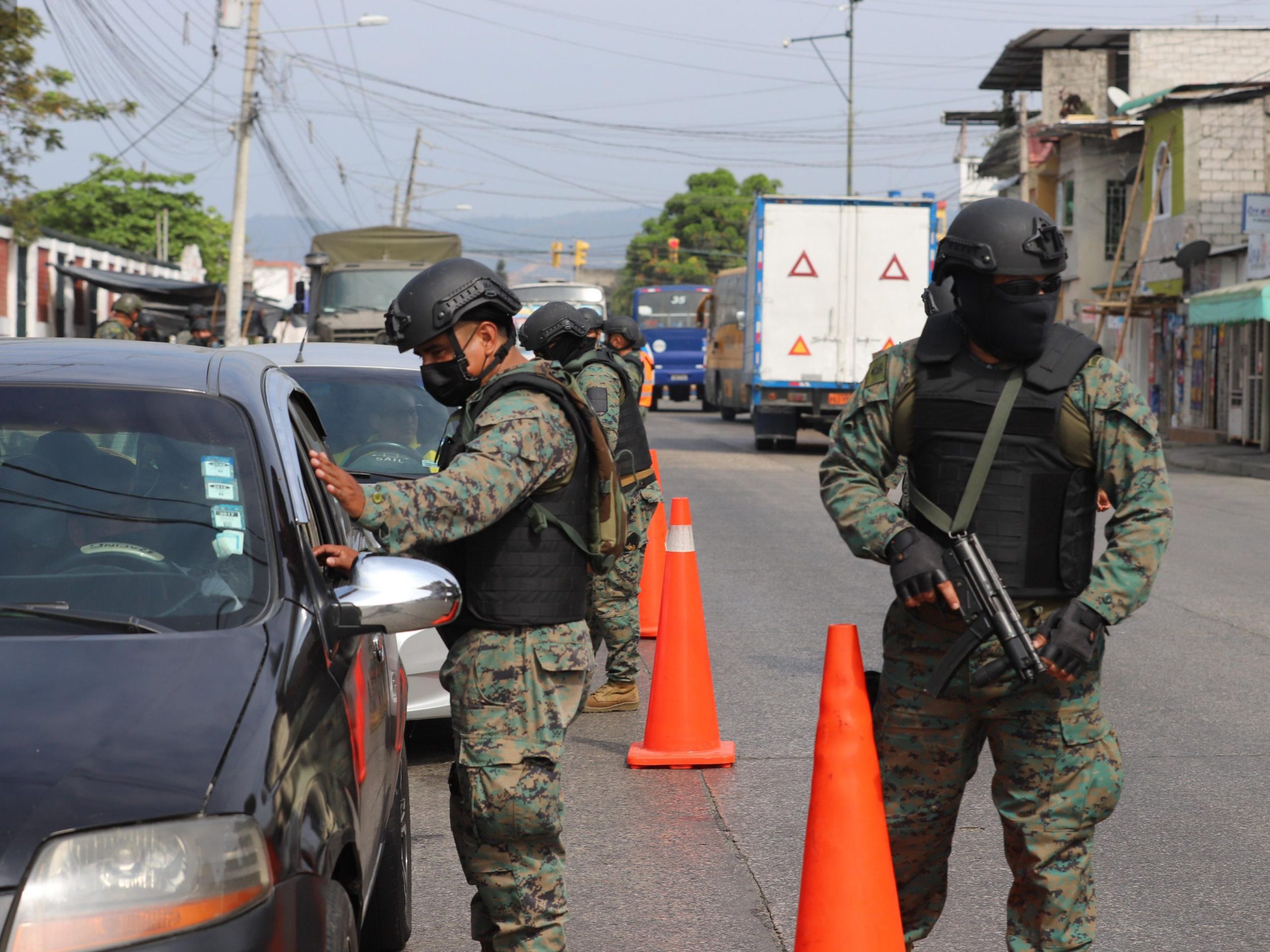 Militares Realizan Operativos De Seguridad En Las Calles De Manta La