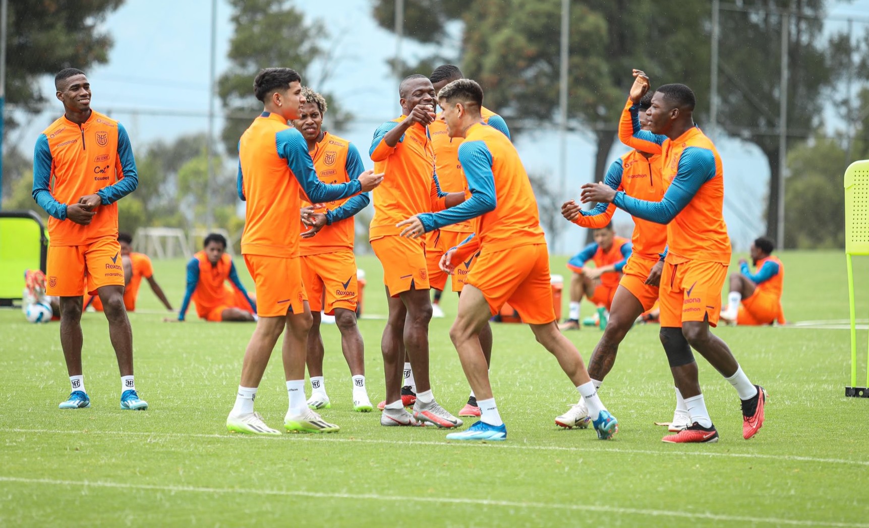Ecuador con equipo completo espera a Colombia que entrenó varios días ... Ecuador con equipo completo espera a Colombia que entrenó varios días ...